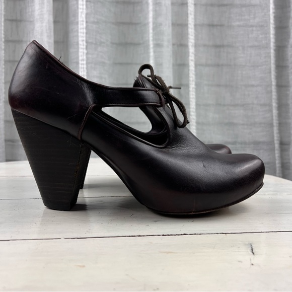 Vialis | Shoes | 35usa Vialis Brown Leather Stached Heel Pinup Pumps ...